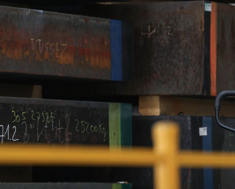 Acero aleado: qué es, aplicaciones y características - ACEROA